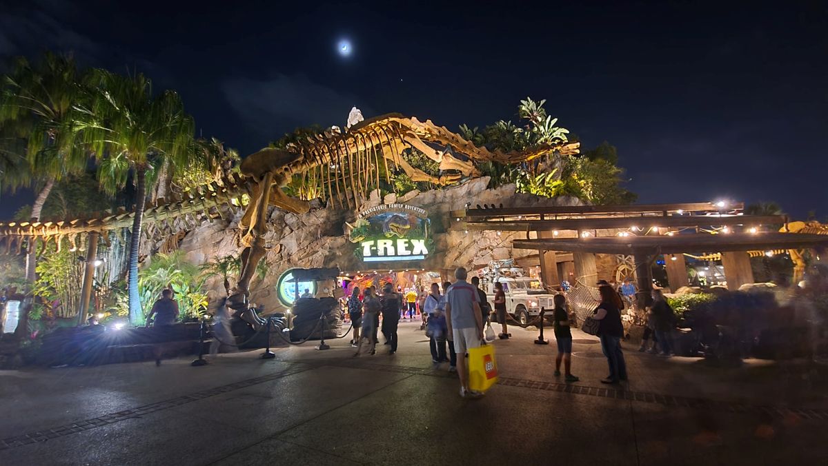 T-Rex Cafe Disney Springs: Themed Fun, Forgettable Flavors
