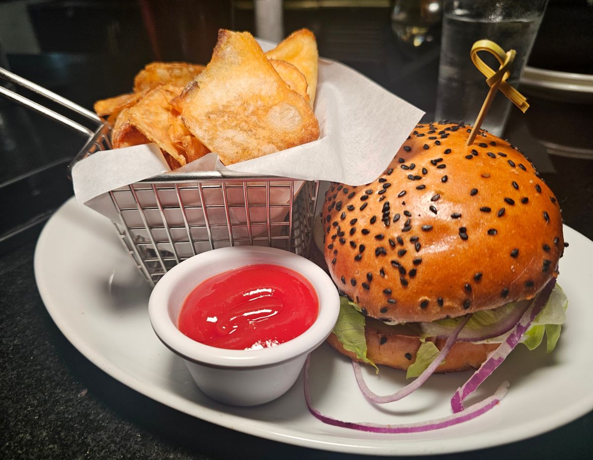 STK Orlando Happy Hour: The Best Burger Deal at Disney?